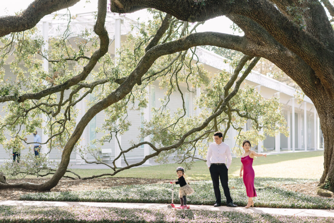 Engagement session at the Menil Collection Houston Skyline