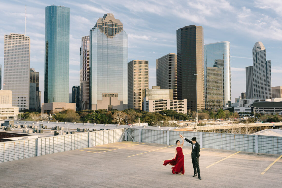 Engagement session at the Menil Collection Houston Skyline