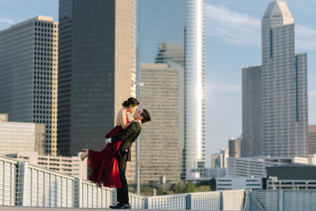 Engagement session at the Menil Collection Houston Skyline